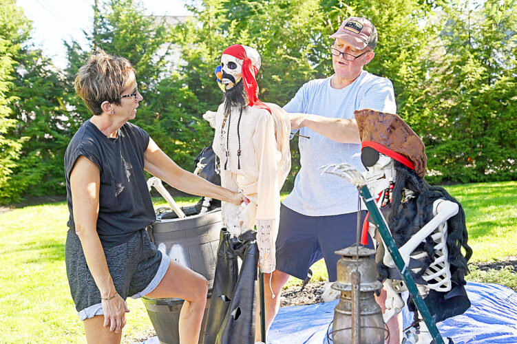 Skeleton crew | News, Sports, Jobs - Altoona Mirror
